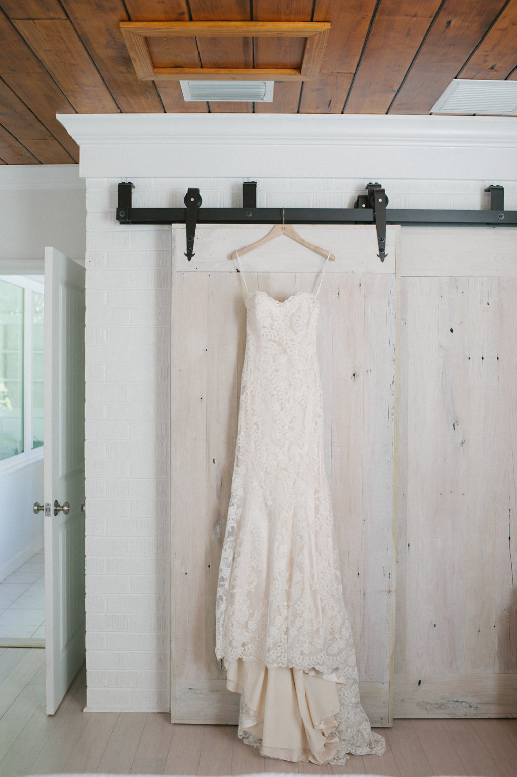 Simplistic Chic Greenery Inspired Downtown St. Pete Wedding ...