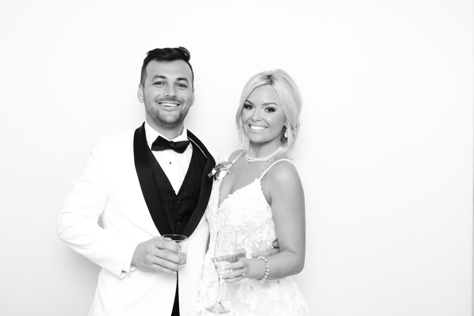 Expert Advice: A Guide to Choosing a Wedding Photo Booth