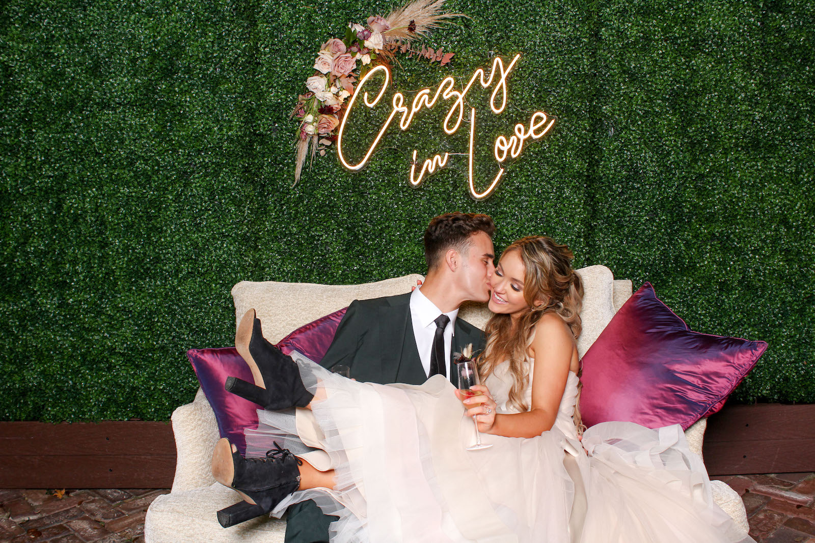 Expert Advice: A Guide to Choosing a Wedding Photo Booth